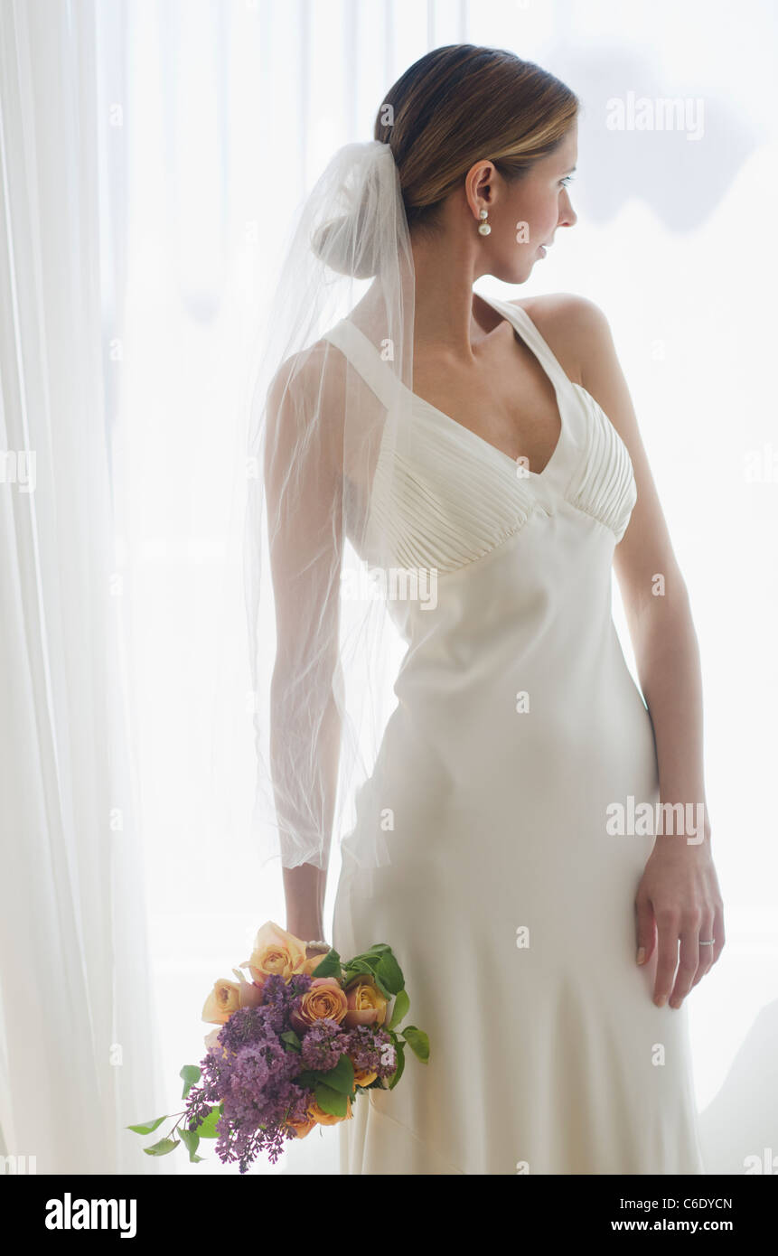 Bride holding floral bouquet Stock Photo - Alamy