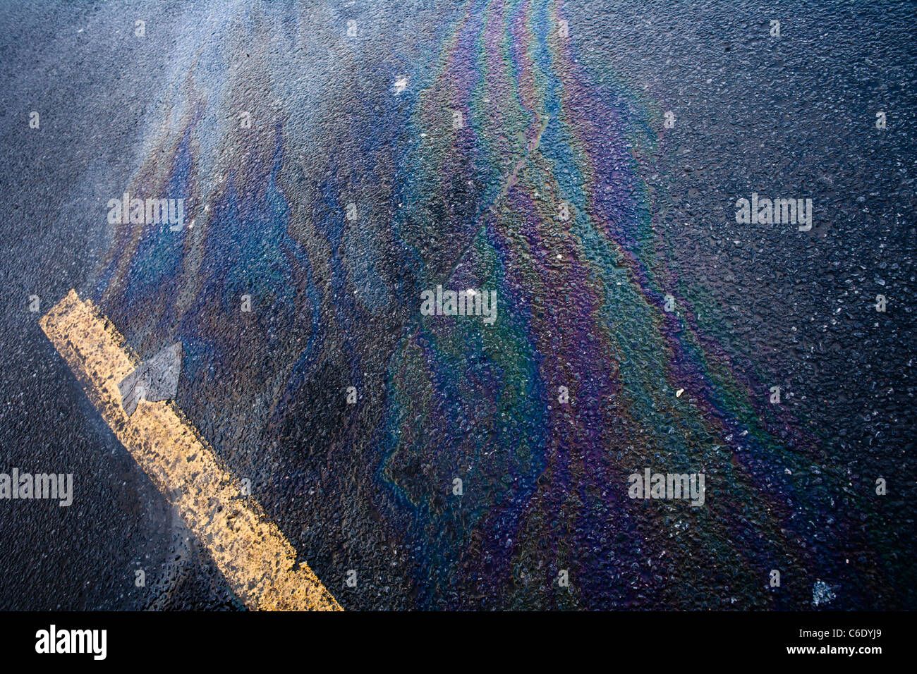 Car oil rainbow hi-res stock photography and images - Alamy