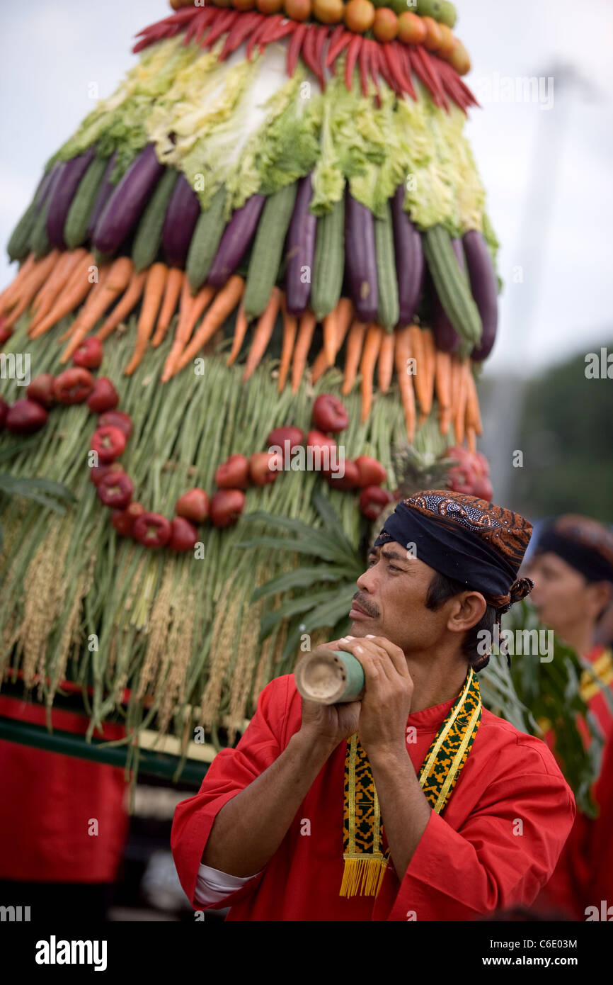 Gunungan hi-res stock photography and images - Alamy