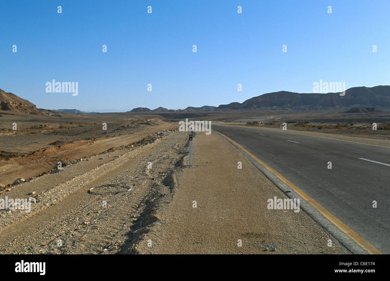 Motorway, road, through desert, Negev desert, Israel Stock Photo - Alamy