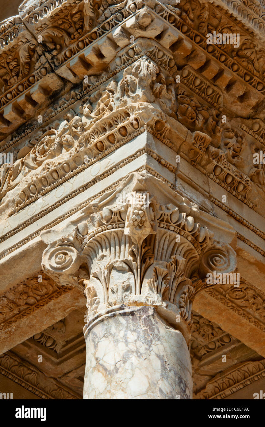 Turkey, Ephesus, Corinthian column on Library of Celsus Stock Photo - Alamy