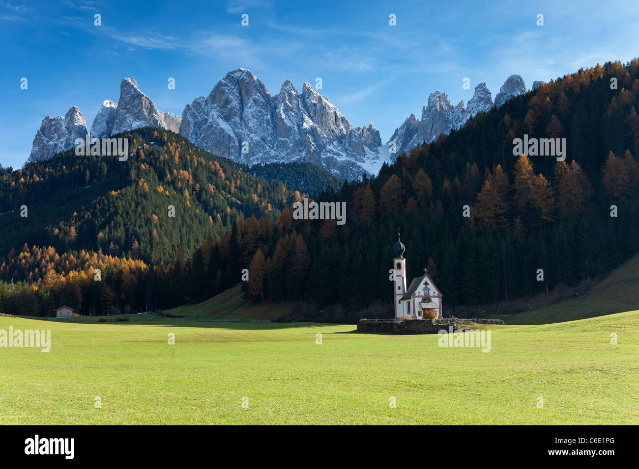 Church remote countryside italy hi-res stock photography and images - Alamy
