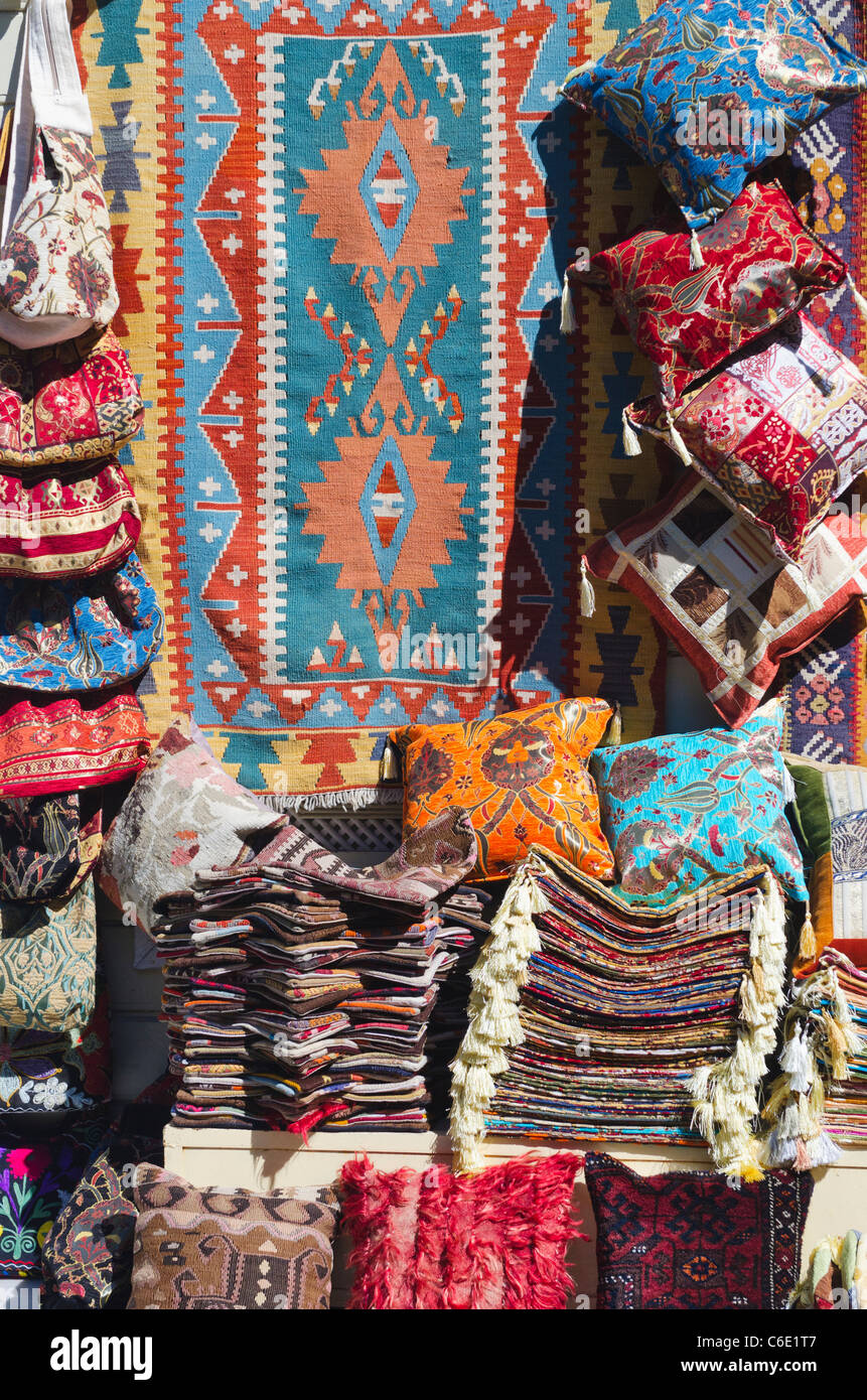 Rugs for sale at the grand bazaar hi-res stock photography and images ...