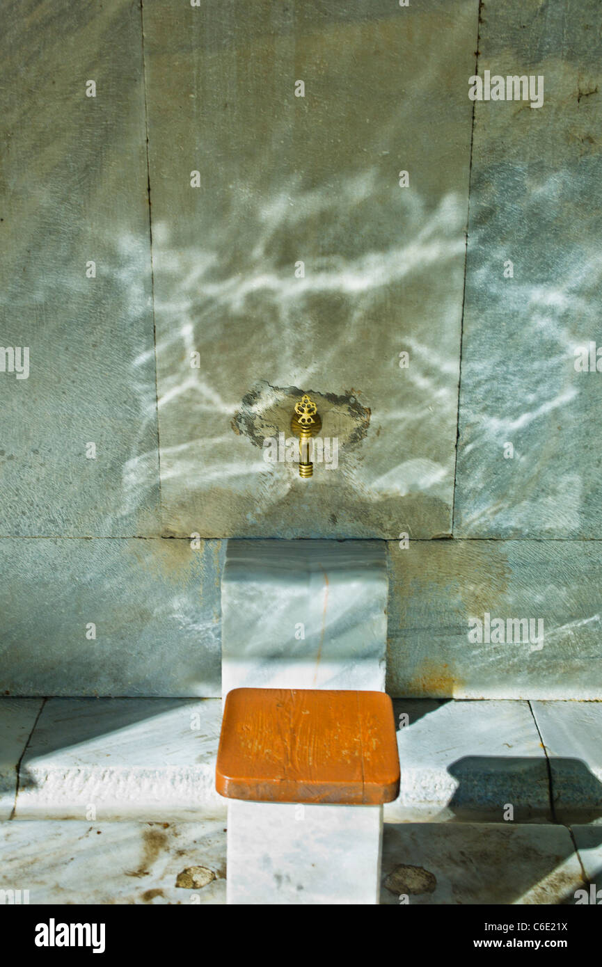 Turkey, Istanbul, Sultanahmet Mosque wash stand Stock Photo - Alamy