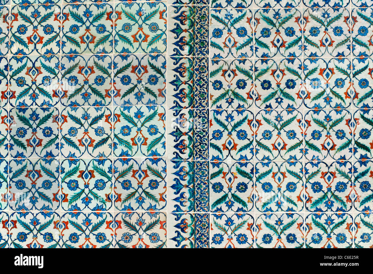 Floral tilework hi-res stock photography and images - Alamy