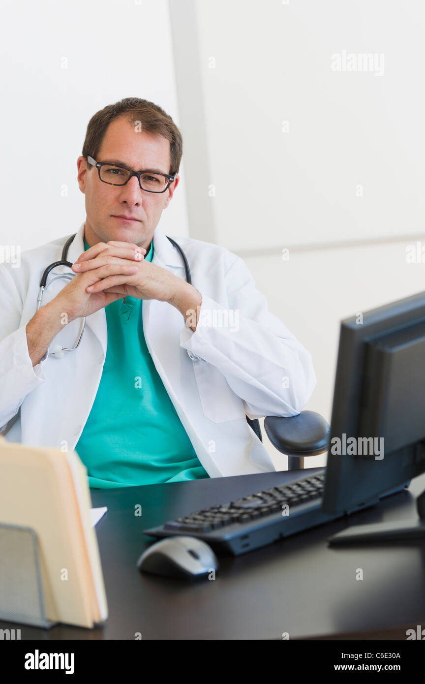 USA, New Jersey, Jersey City, Doctor using computer Stock Photo - Alamy