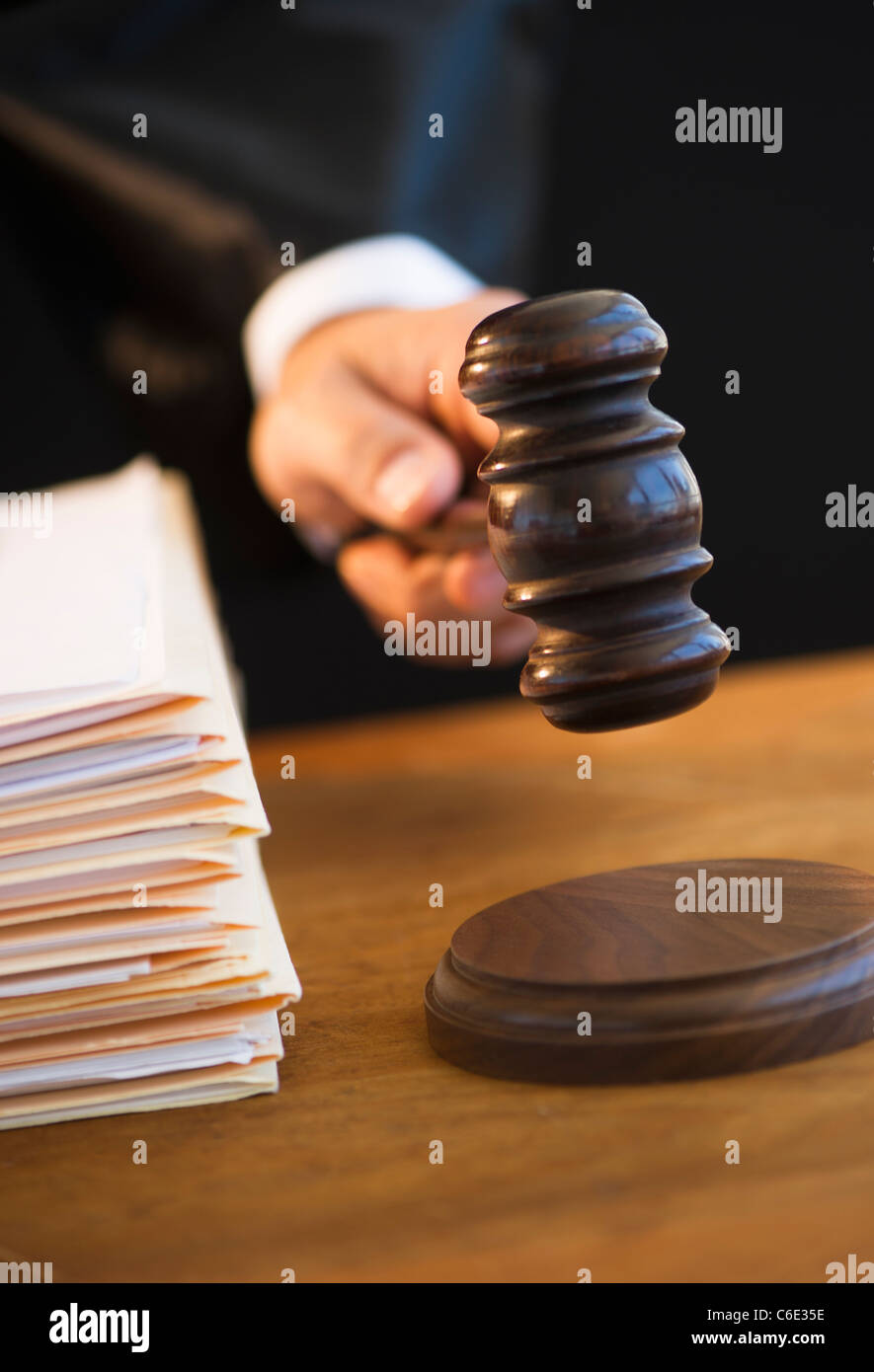 Judge holding gavel, close-up Stock Photo - Alamy