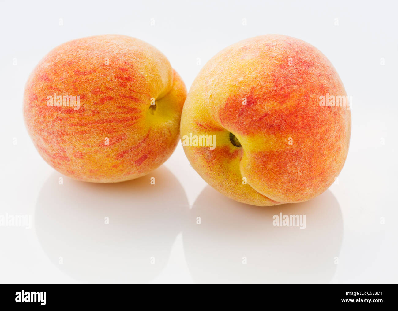 Peaches hi-res stock photography and images - Alamy
