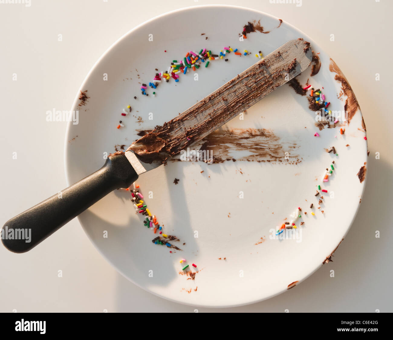Close up of empty plate with rests of chocolate and sprinkles Stock ...