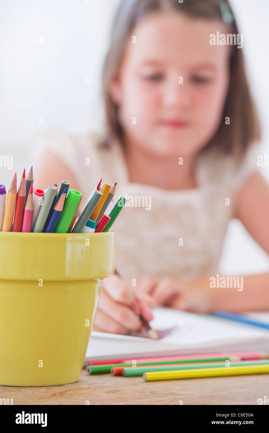 Pencil drawing girl portrait hi-res stock photography and images - Alamy