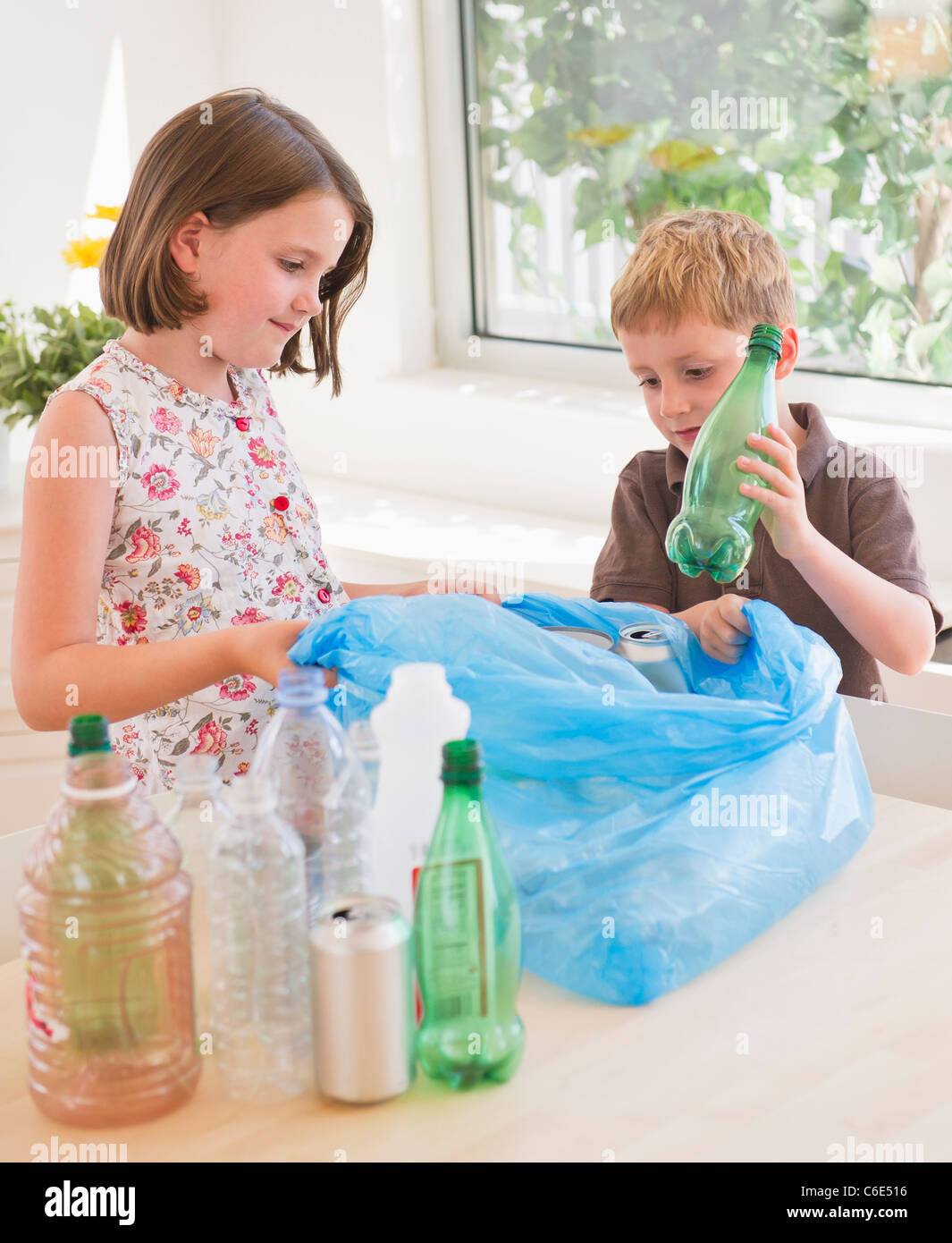 Recycling sorting home hi-res stock photography and images - Alamy