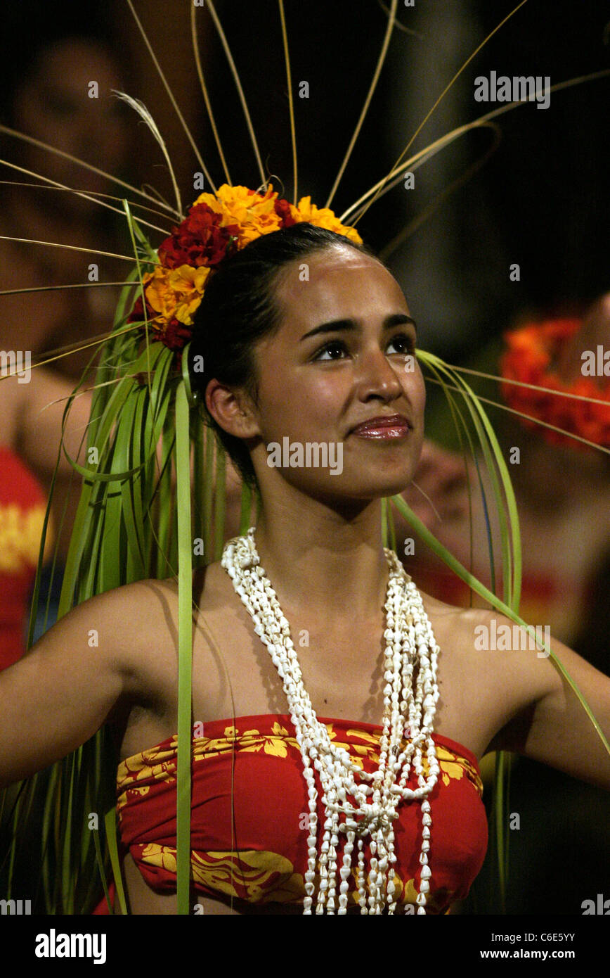 Dancer of the Kari Kari ballet group performs the Polynesia dance at ...