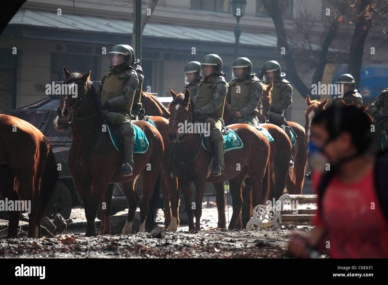 Riot police horses hi-res stock photography and images - Alamy