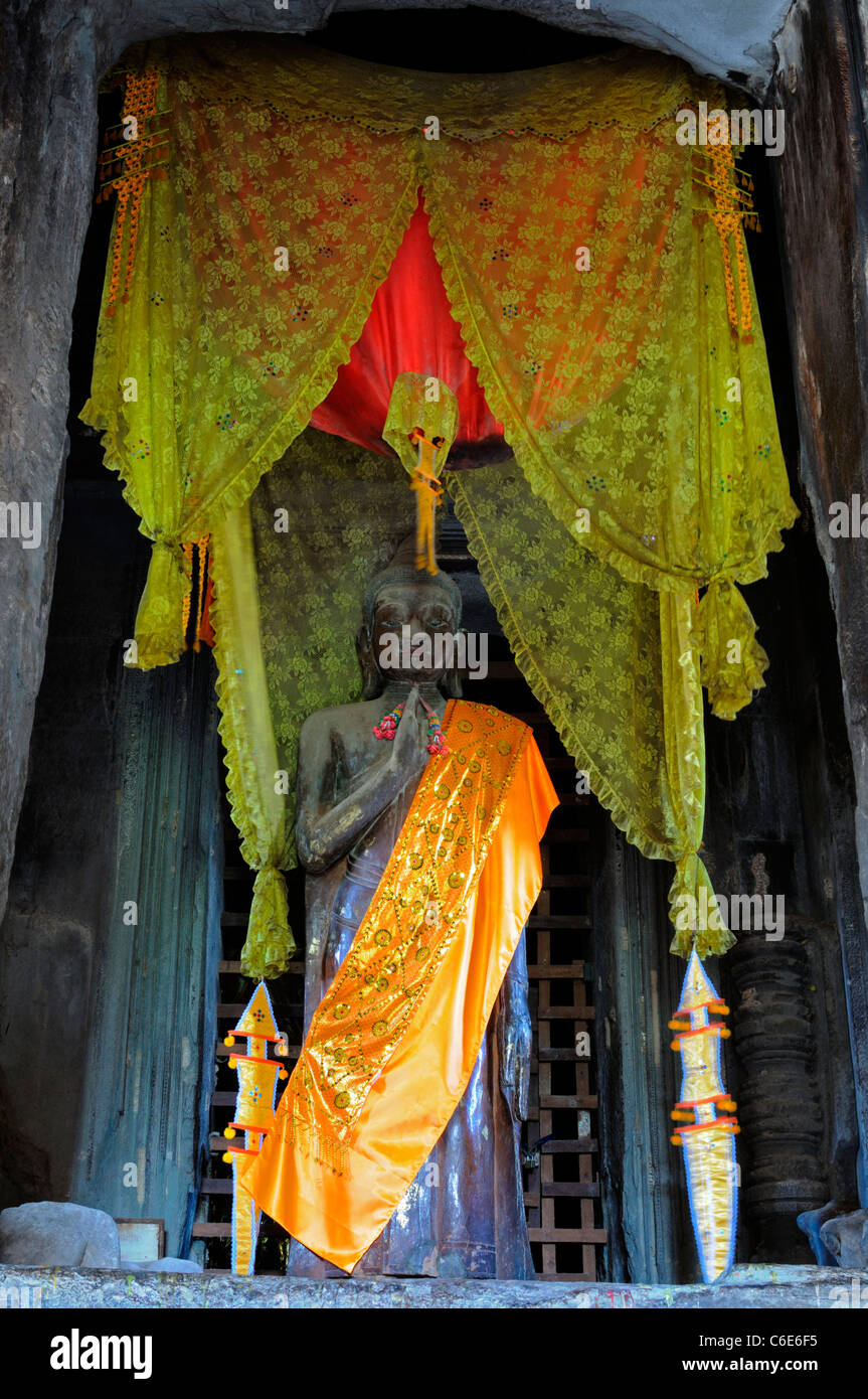 Angkor wat Preah Poan hall of a thousand buddhas statues robed robes ...