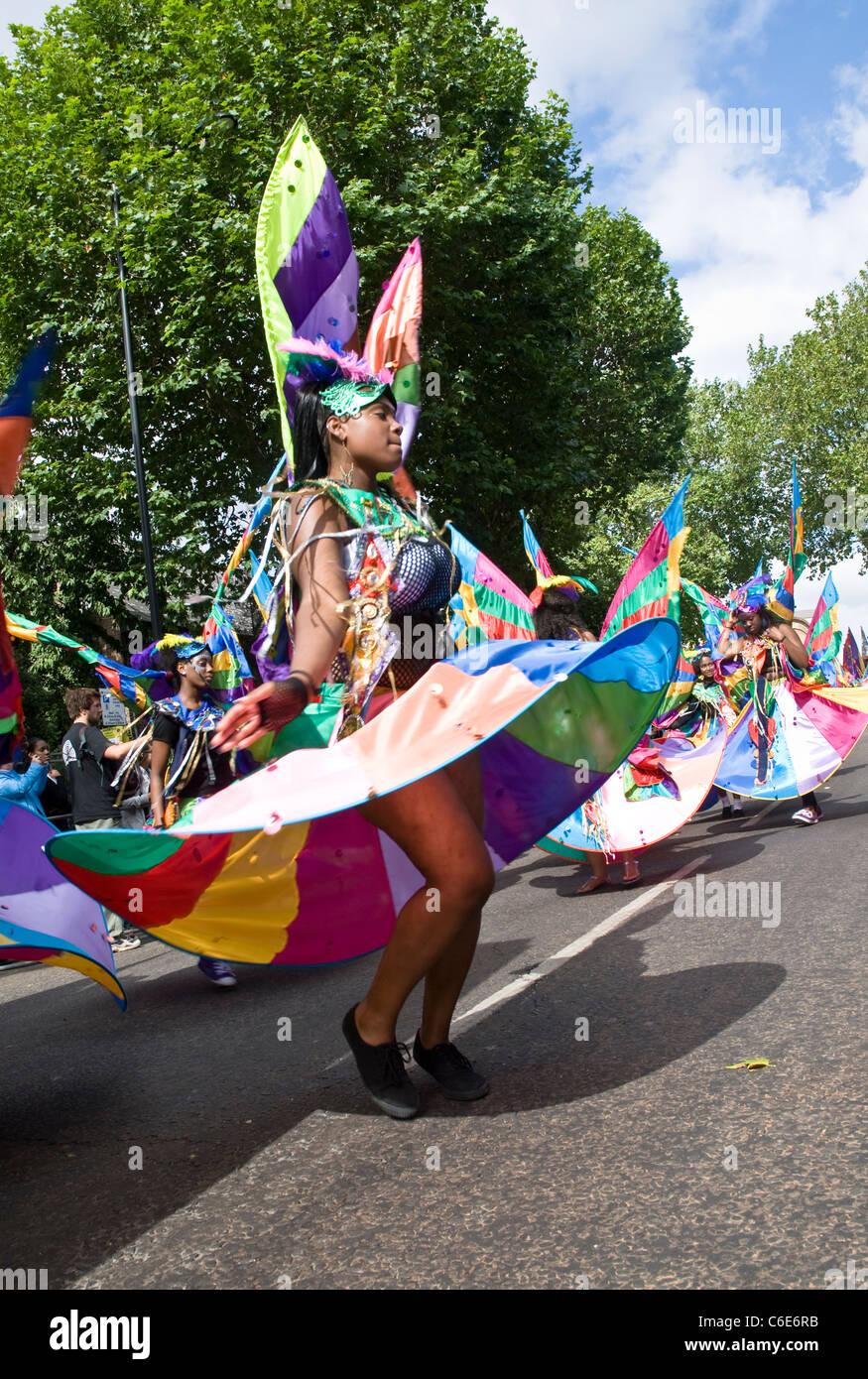 Performer from the Sunshine International float at the Notting Hill ...