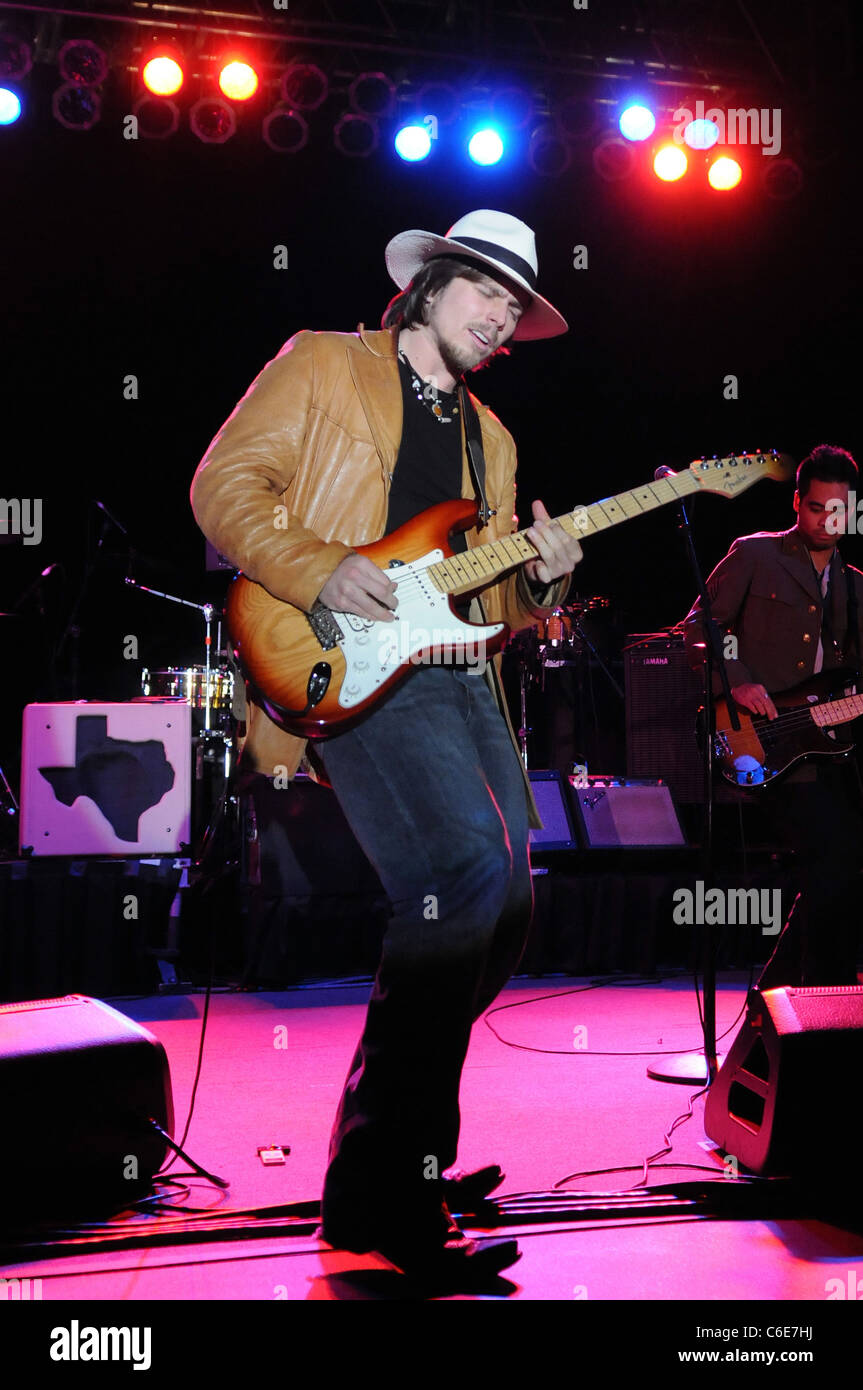 Lukas Nelson and Promise of the Real perform at the Sunset Cove ...
