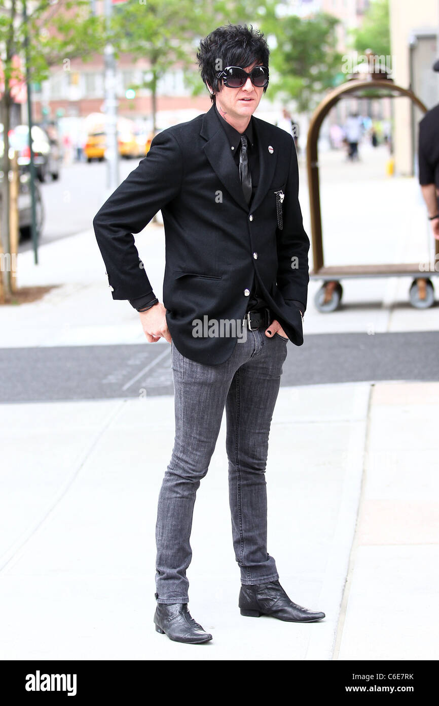 Winner of 'Project Runway Season 7' Seth Aaron Henderson poses for a ...