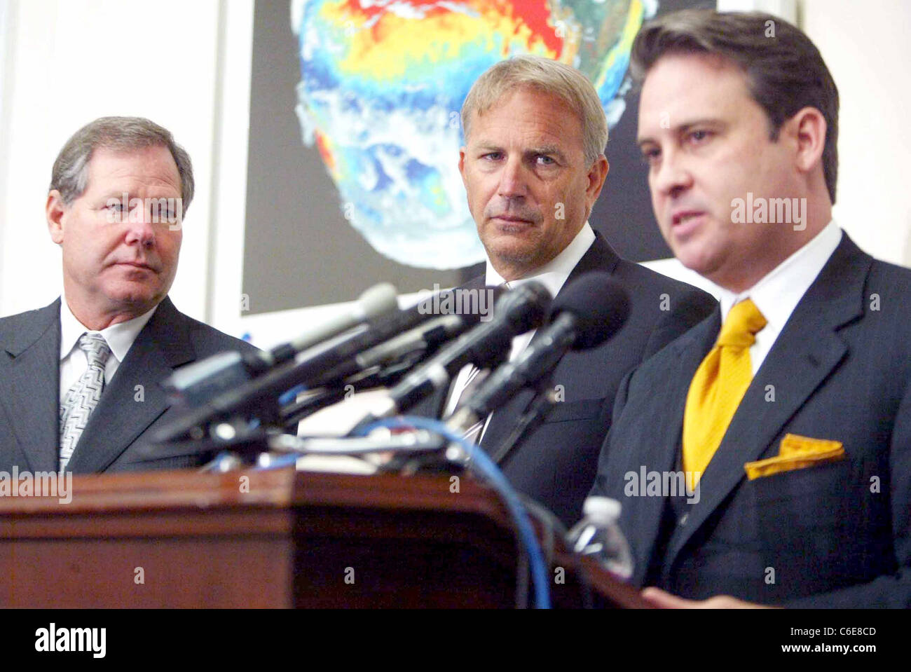 Pat Smith, Kevin Costner and John Houghtaling Kevin Costner holds a ...