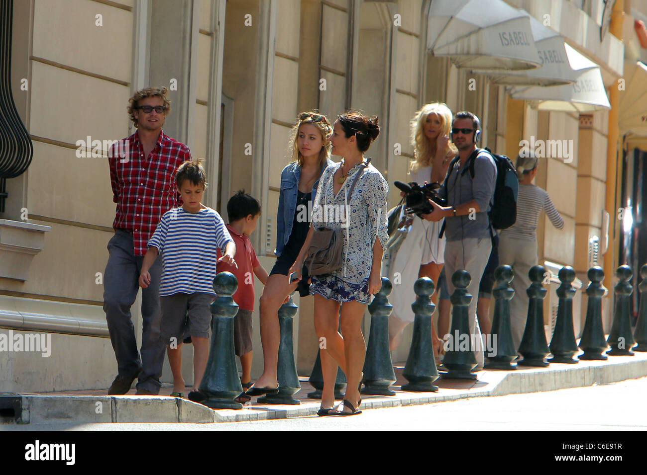 Simon Baker, his wife Rebecca Rigg and their children Stella, Claude ...