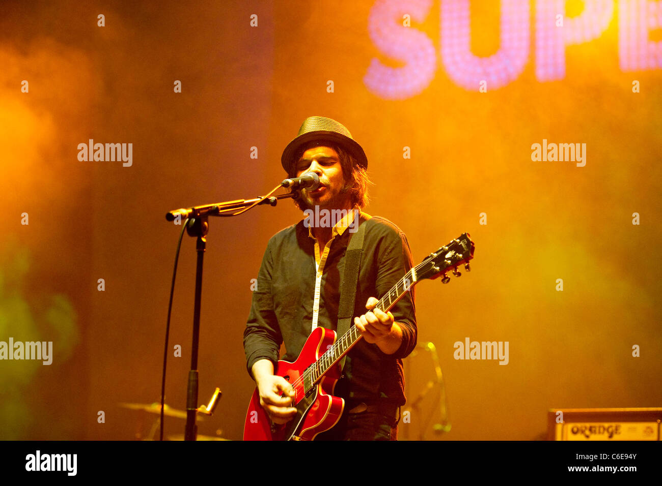 Gaz coombes supergrass hi-res stock photography and images - Alamy
