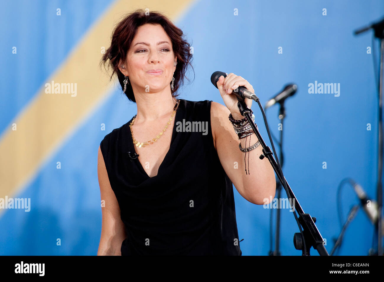 Sarah McLachlan performs live on Good Morning America's Concert Series ...