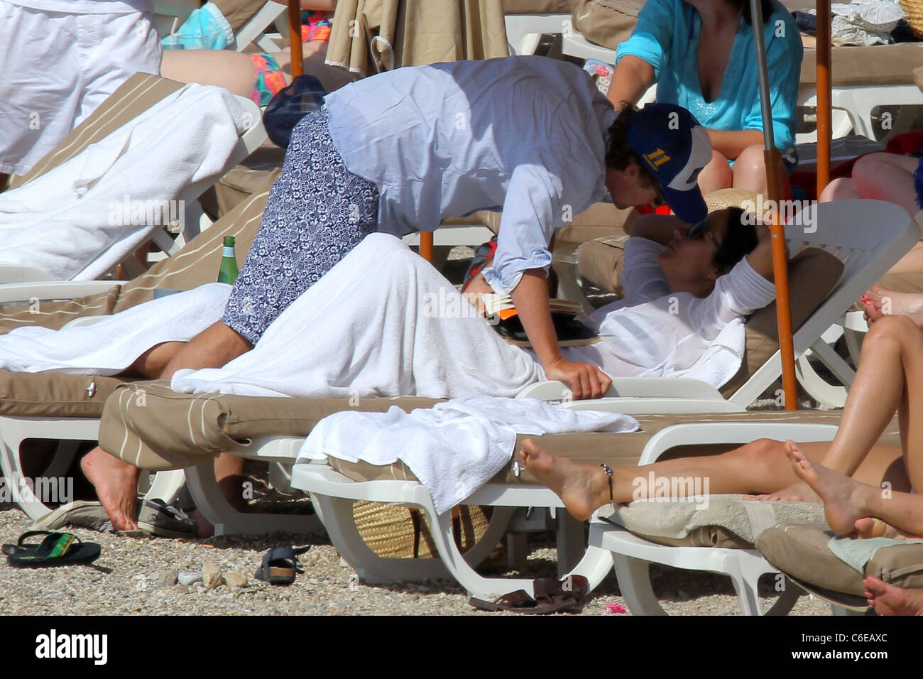 Simon Baker and his wife Rebecca Rigg spend the day with their family ...