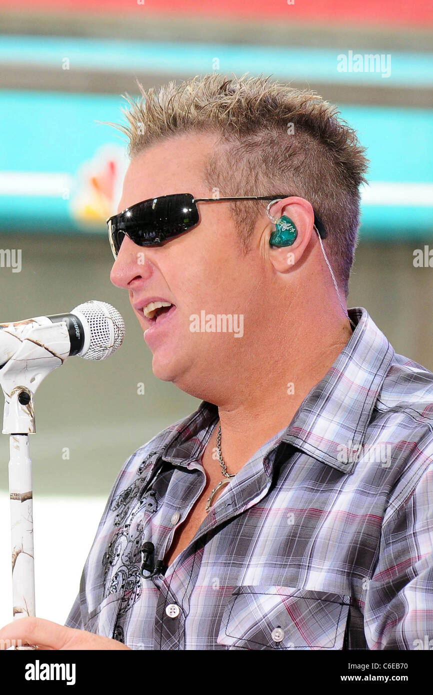 Gary LeVox Rascal Flatts perform on NBC's 'Today' in Rockefeller Center ...
