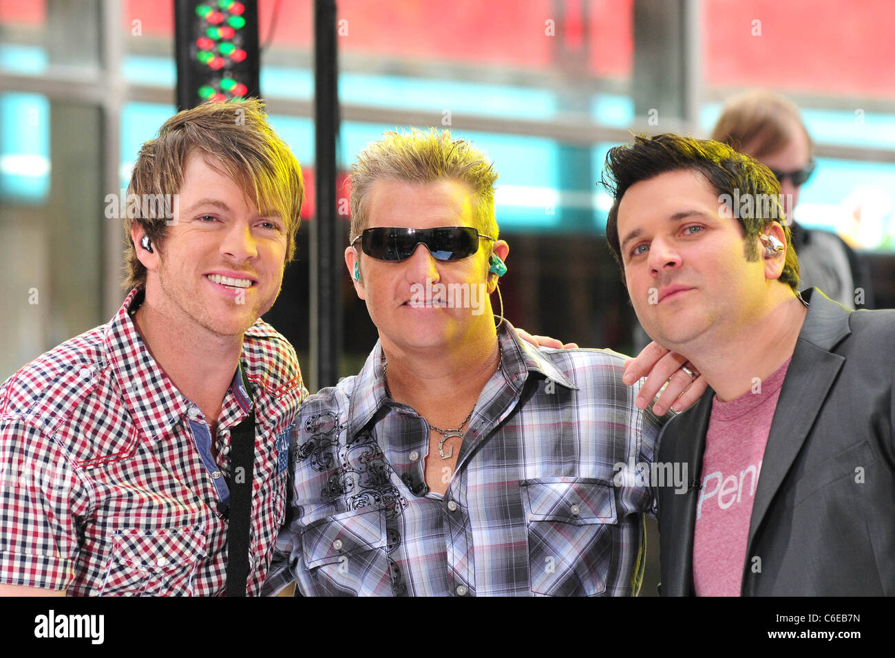 Joe Don Rooney, Gary LeVox and Jay DeMarcus Rascal Flatts perform on ...
