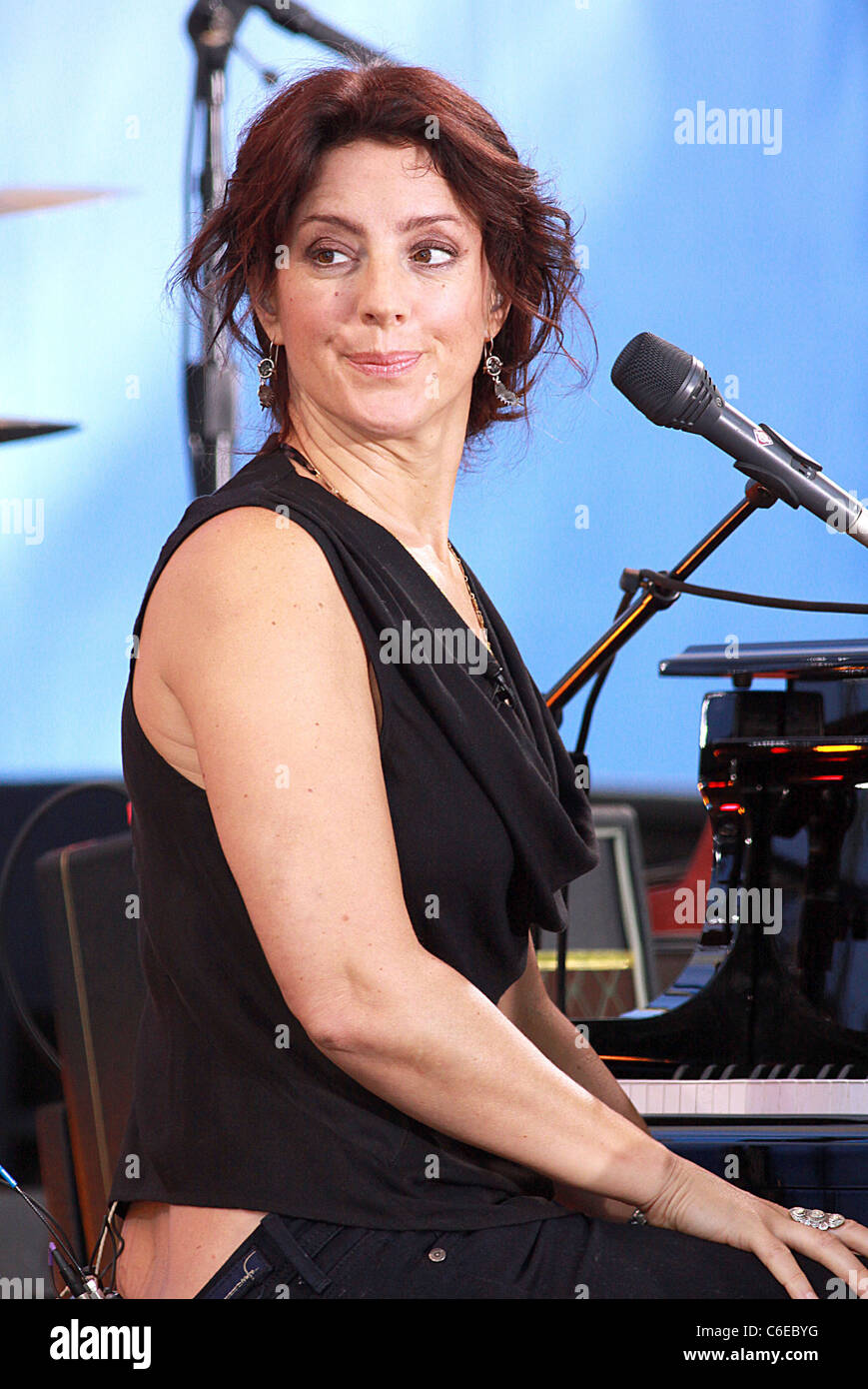 Sarah McLachlan performs live on Good Morning America's Concert Series ...