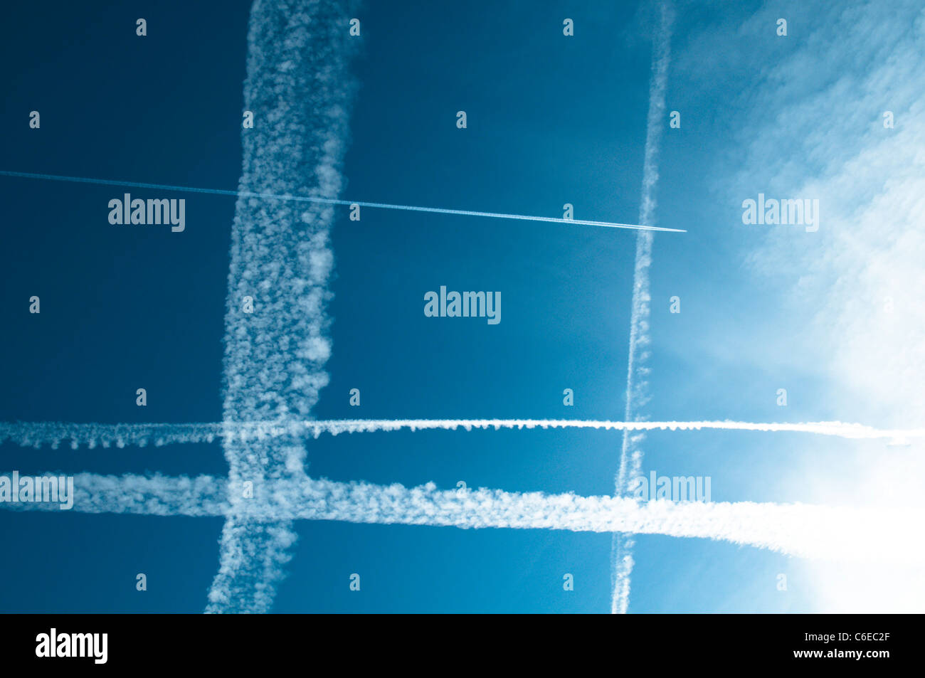 Jet plane vapor trails hi-res stock photography and images - Alamy