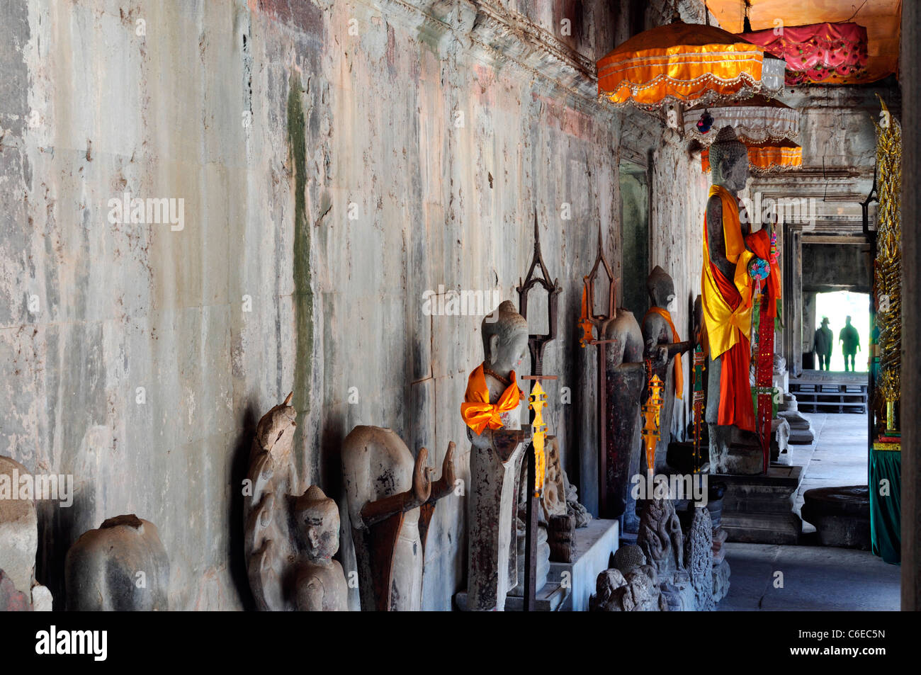 Angkor wat Preah Poan hall of a thousand buddhas statues robed robes ...