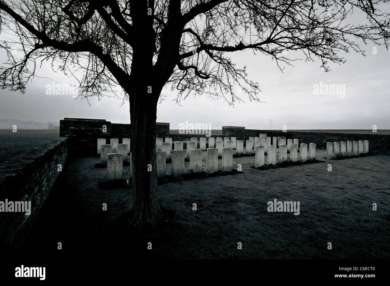 Battlefield graves hi-res stock photography and images - Alamy