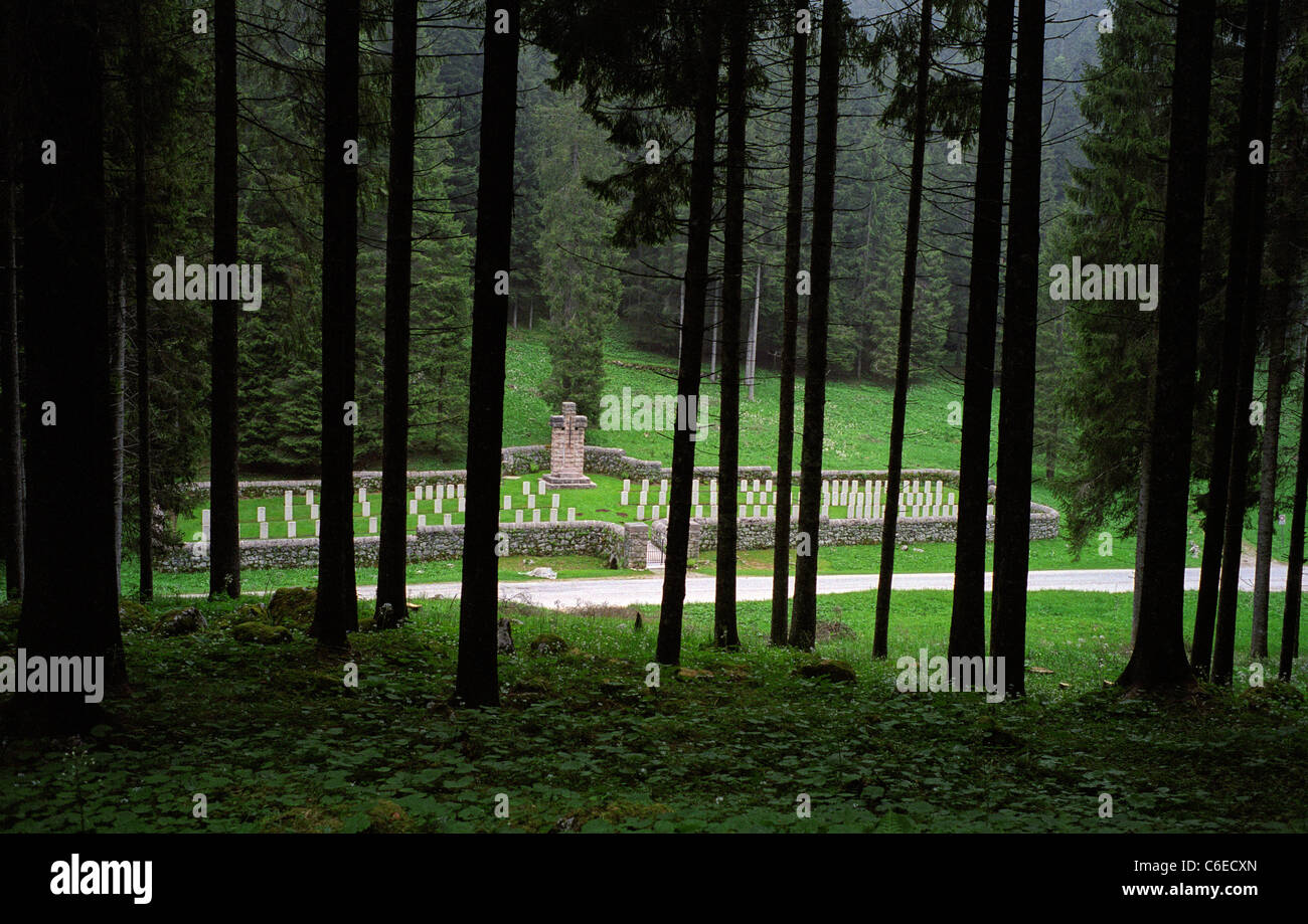 THE ASIAGO PLATEAU BATTLEFIELD OF NORTHERN ITALY. BARENTHAL CEMETERY ...
