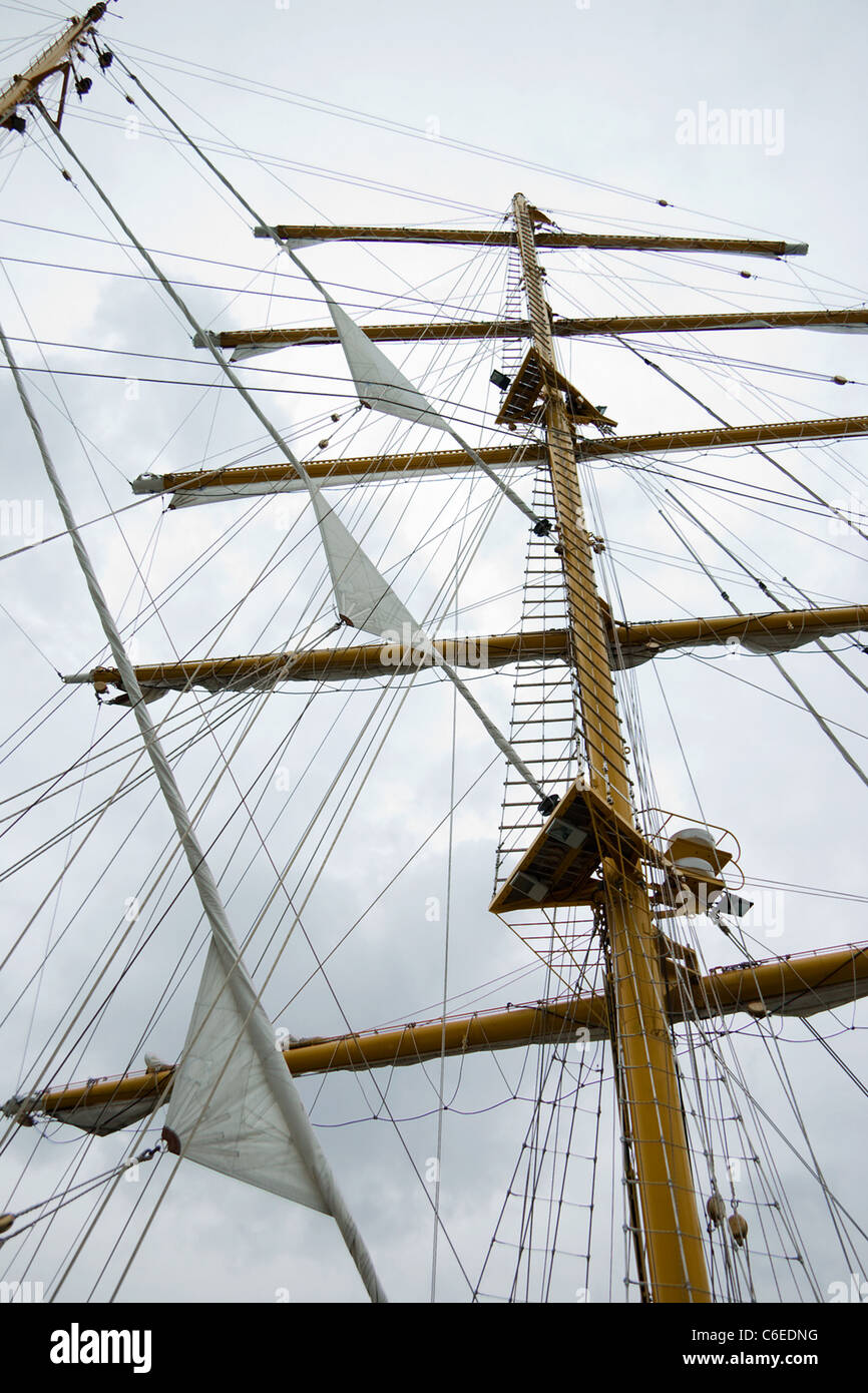 Mast ship hi-res stock photography and images - Alamy