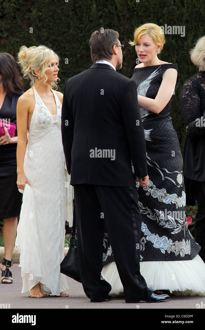 Russell Crowe, his wife Danielle Spencer and Cate Blanchett depart ...