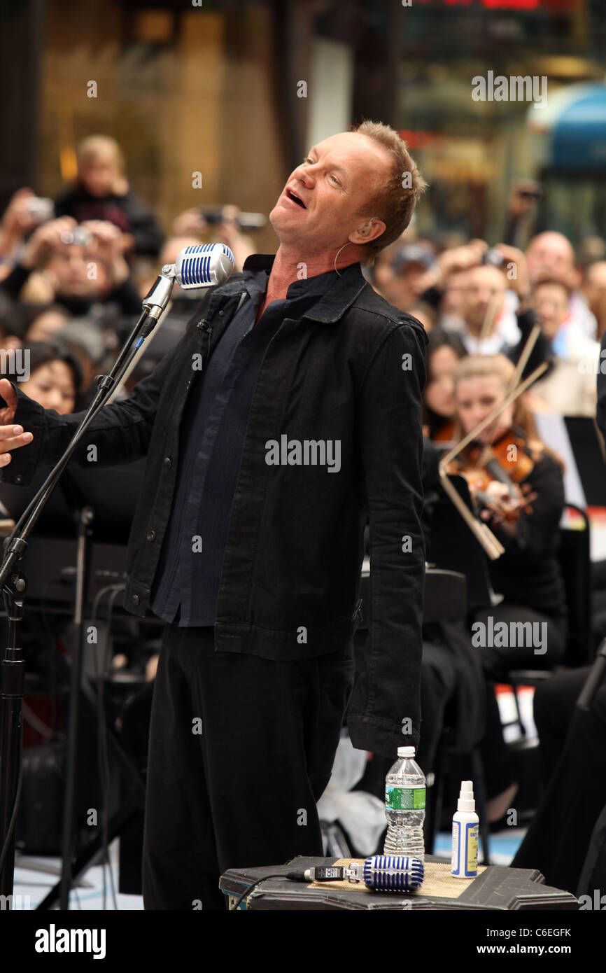 Sting aka gordon sumner performing hi-res stock photography and images ...