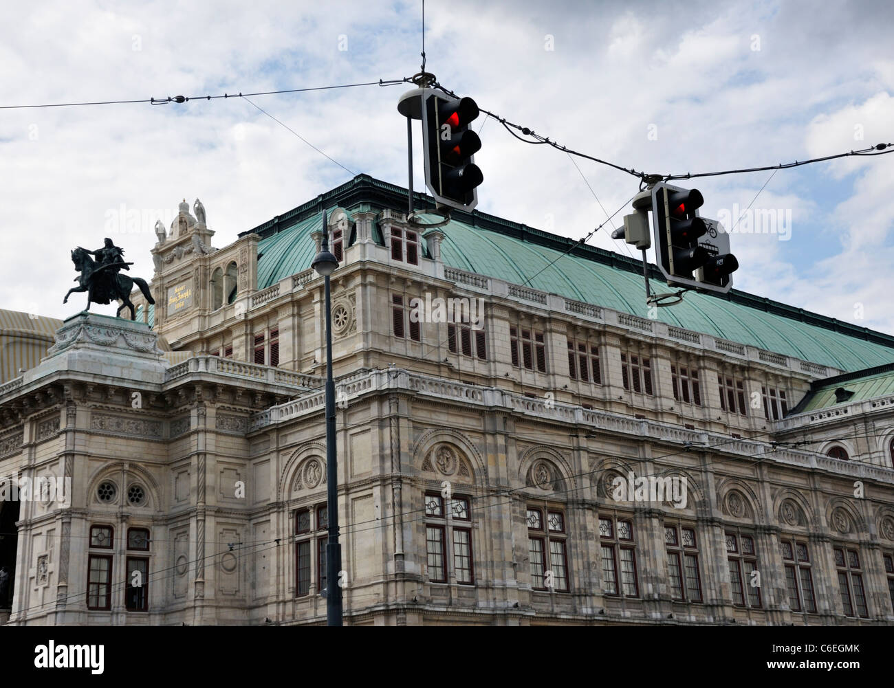 Exterior vienna state opera house hi-res stock photography and images ...