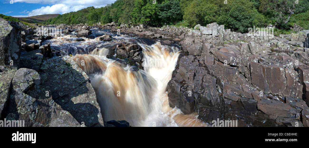 Gushing water of the River Tees, over High Force Waterfall in Teesdale ...