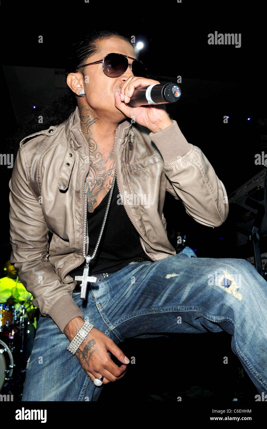 Pretty Sly of Git Fresh performing at Club Play Miami Beach, Florida ...