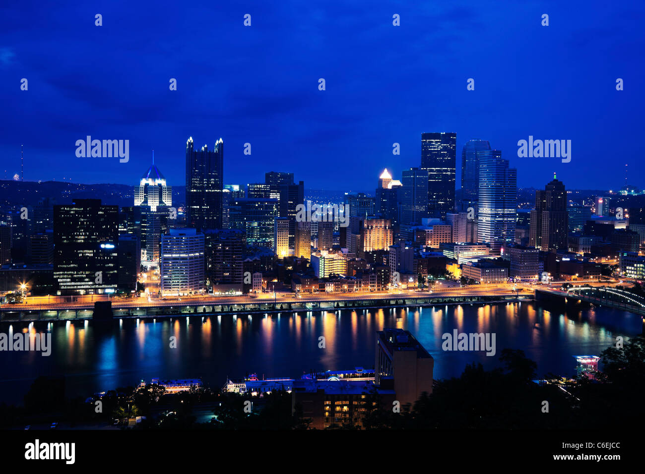 USA, Pennsylvania, Pittsburgh, Night skyline Stock Photo - Alamy