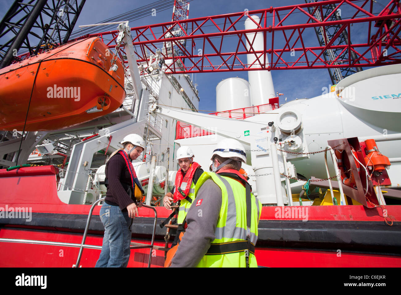 Crew transfer boat hi-res stock photography and images - Alamy