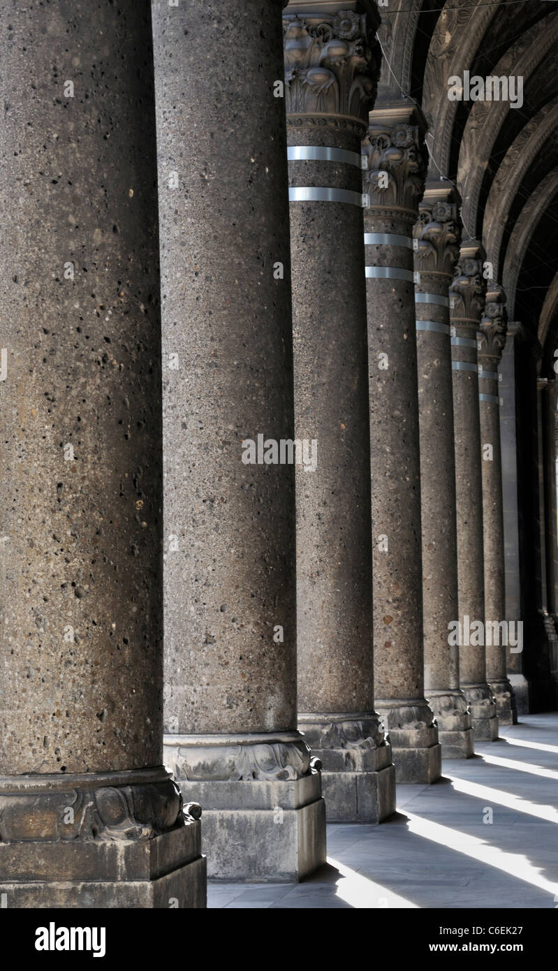 Halls and columns hi-res stock photography and images - Alamy