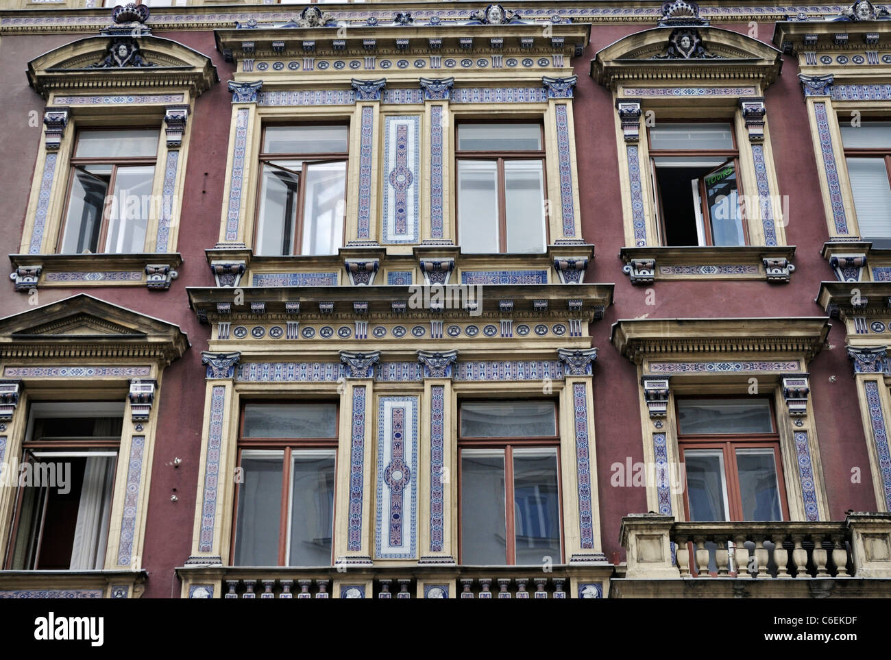 Vienna building exterior facade hi-res stock photography and images - Alamy