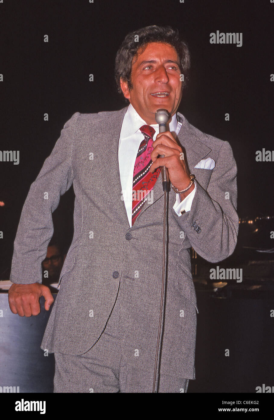 TONY BENNETT US singer in 1974. Photo Robert Fitzgerald Stock Photo - Alamy