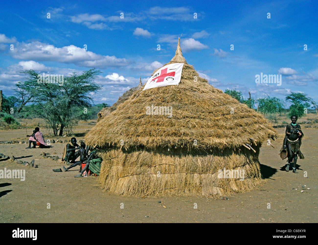 Topsa Straw hut being used as a Red Cross surgery in southern Sudan ...