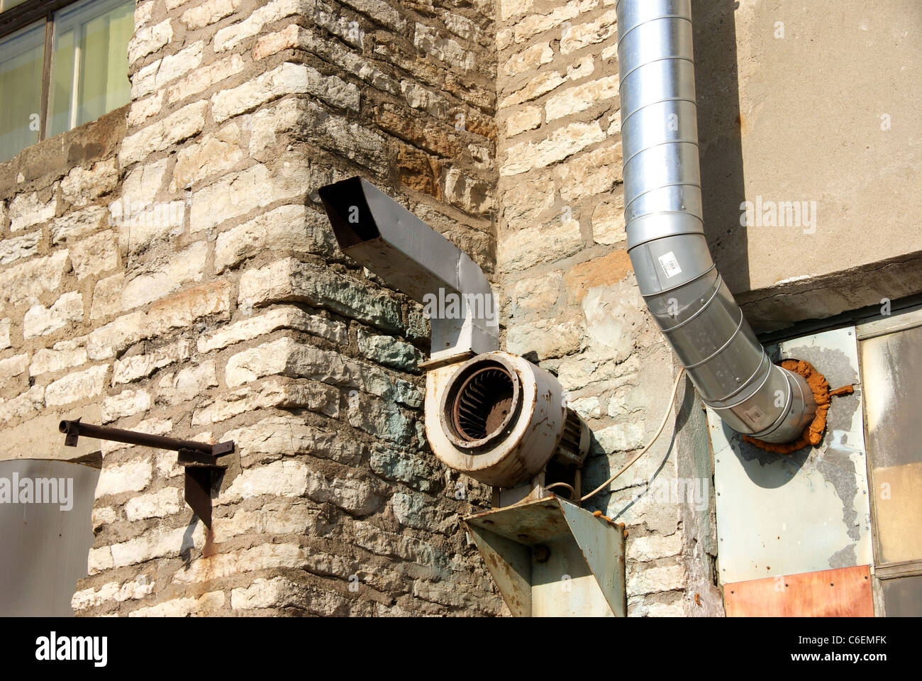 Brick wall with air vent hi-res stock photography and images - Alamy