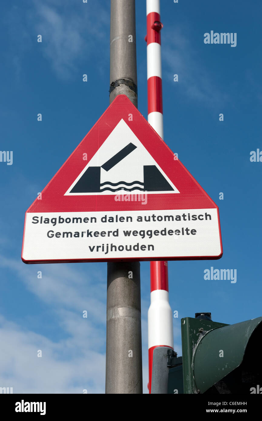 Bridge warning sign hi-res stock photography and images - Alamy