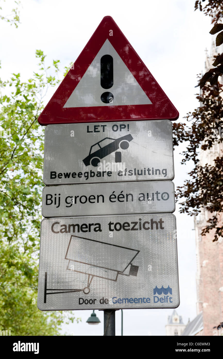 Cctv camera warning sign hi-res stock photography and images - Alamy