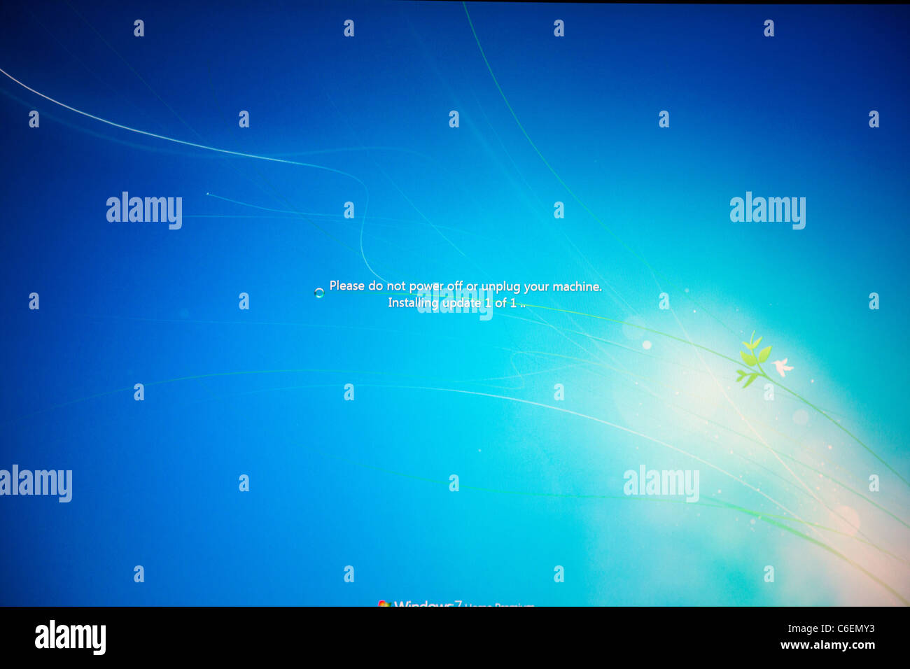 Shutting down computer hi-res stock photography and images - Alamy