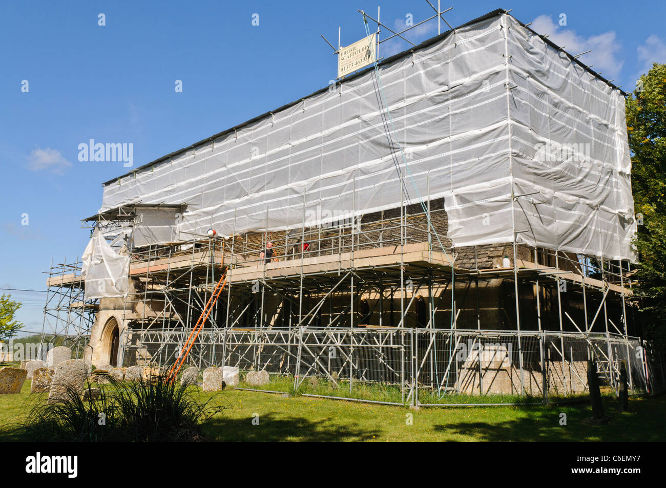 Scaffolding sheeting hi-res stock photography and images - Alamy